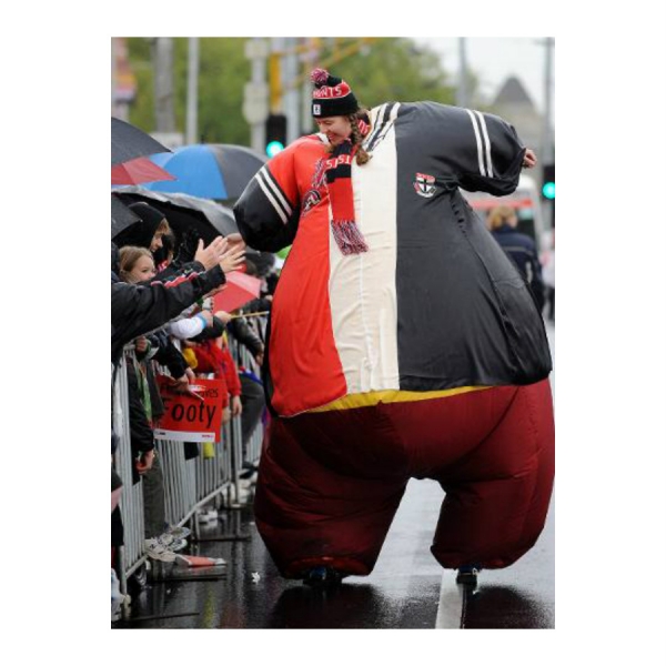 Stilt Walkers Australia | Sport Themed Entertainment: Giant Footy Fans